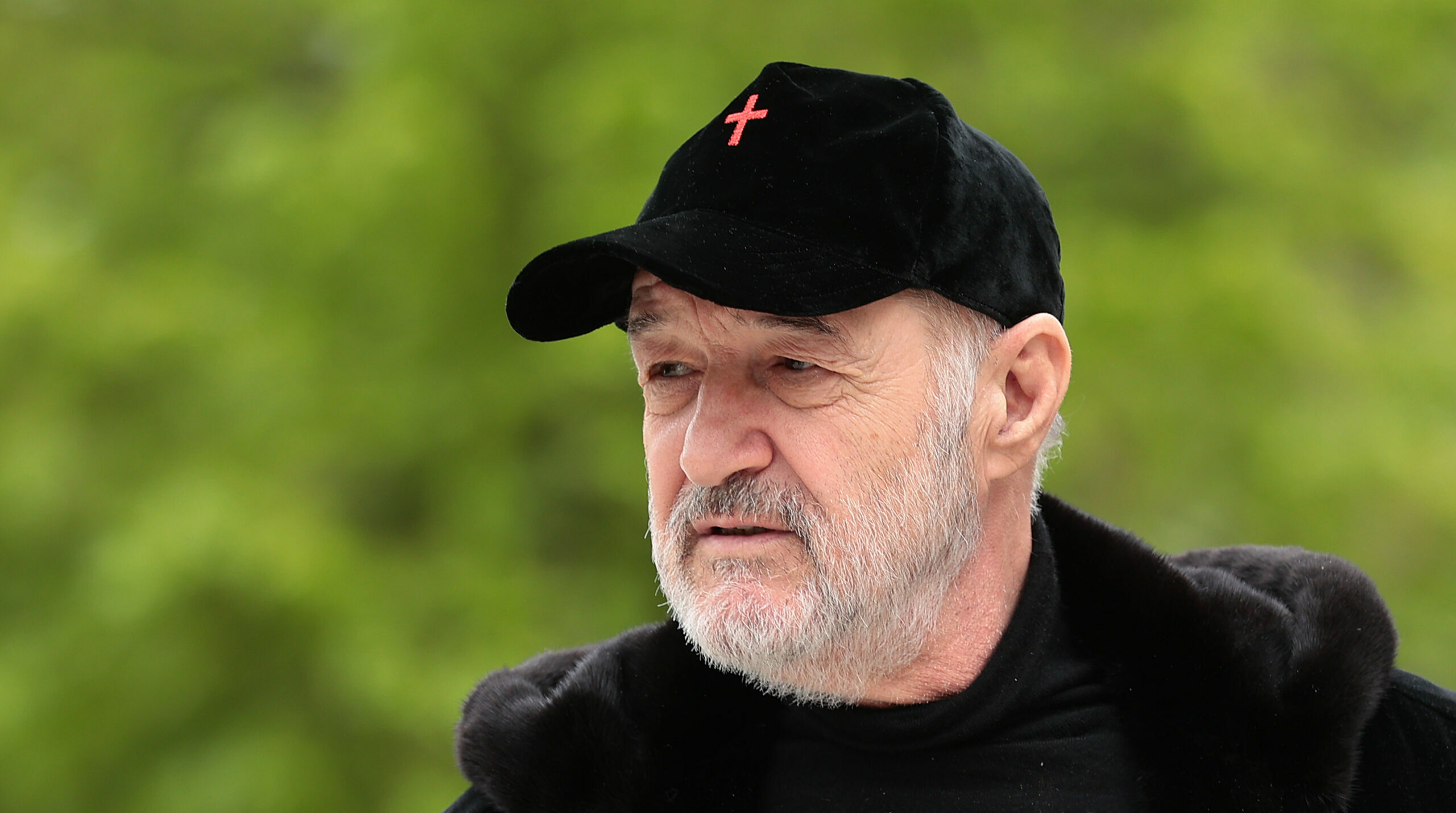 Gigi Becali a intrat în direct, la TV, la miezul nopții şi a făcut iureş după Cipru - România