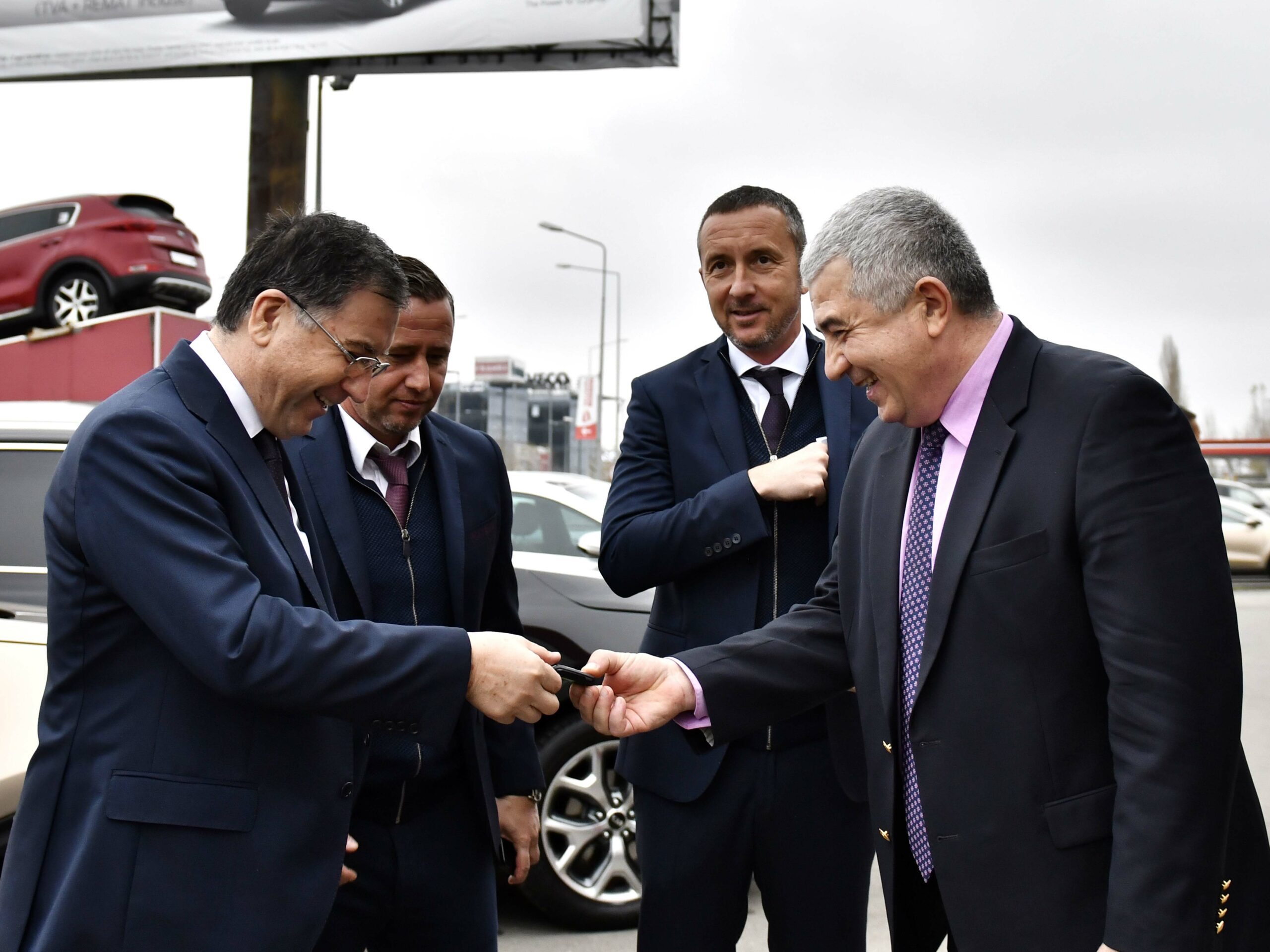 Unul îl distruge, altul îl laudă! Titularul României între Meme Stoica ...