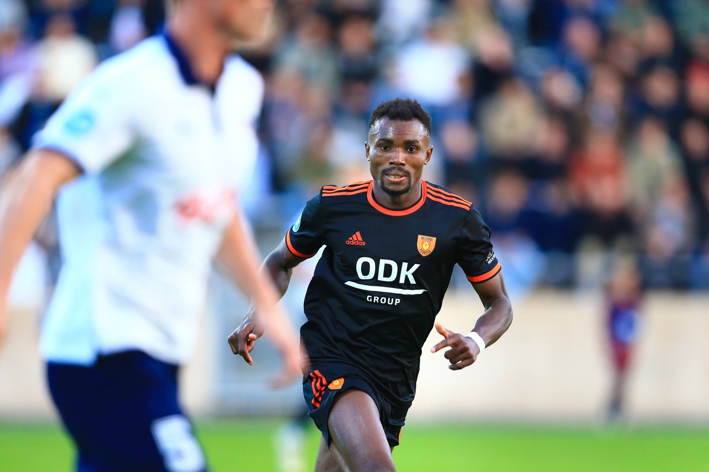 Nigerianul Monday Etim Bassey, al 14-lea transfer al Universităţii ...