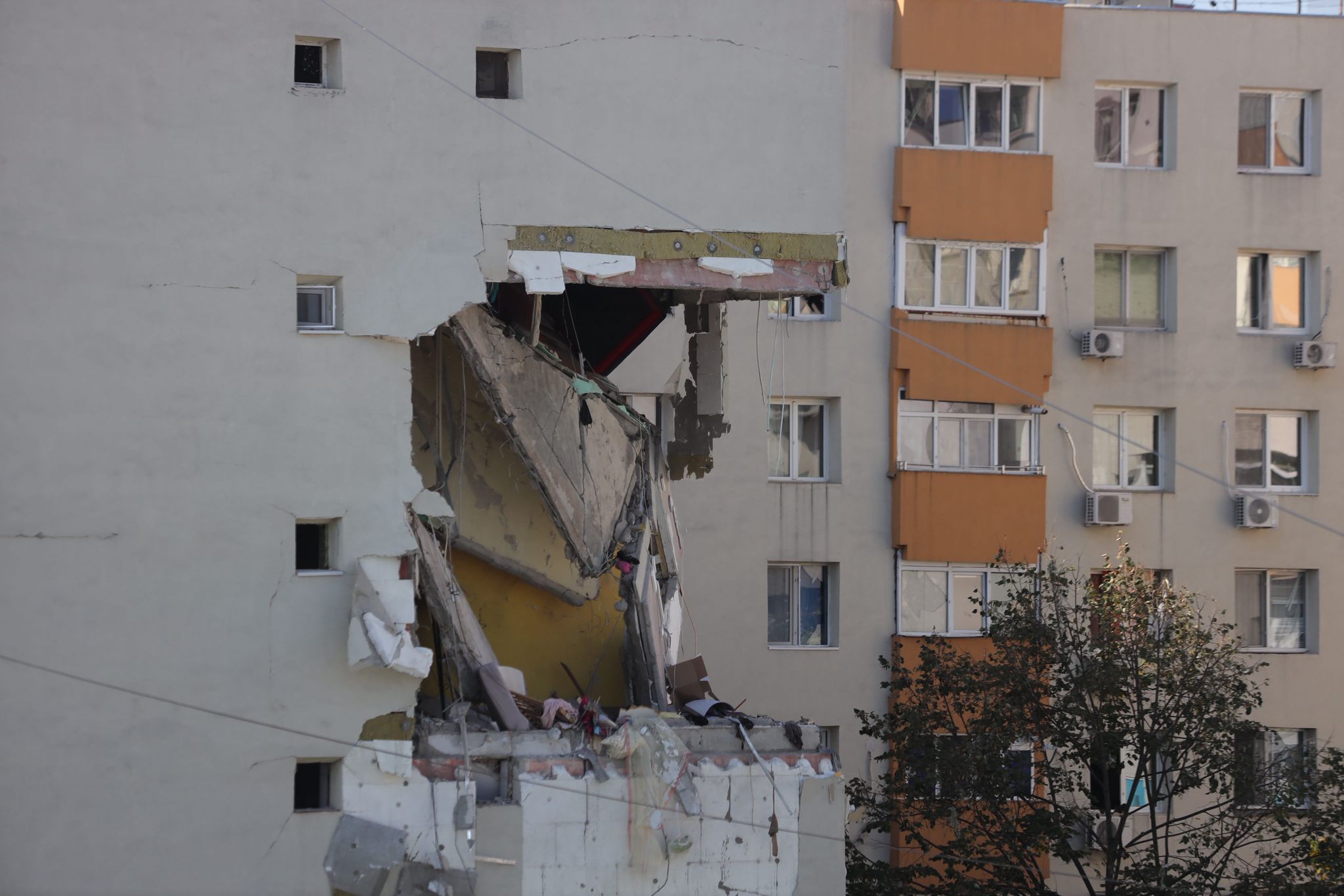 Cine a copilărit în blocul demolat de explozia din Rahova! Un celebru ...