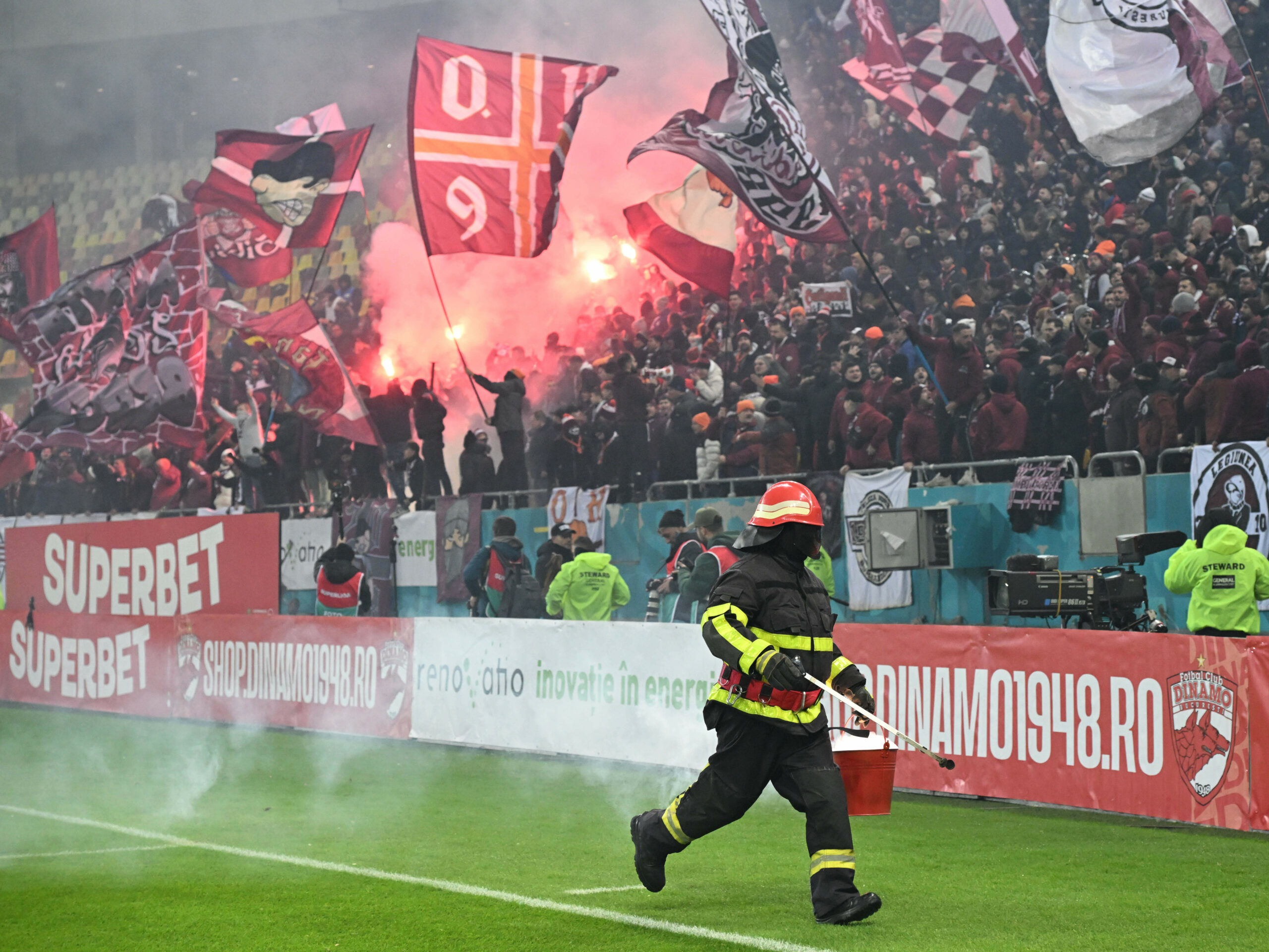 Culisele amenzii primite de Rapid de la FRF! Un steward a „încasat-o ...