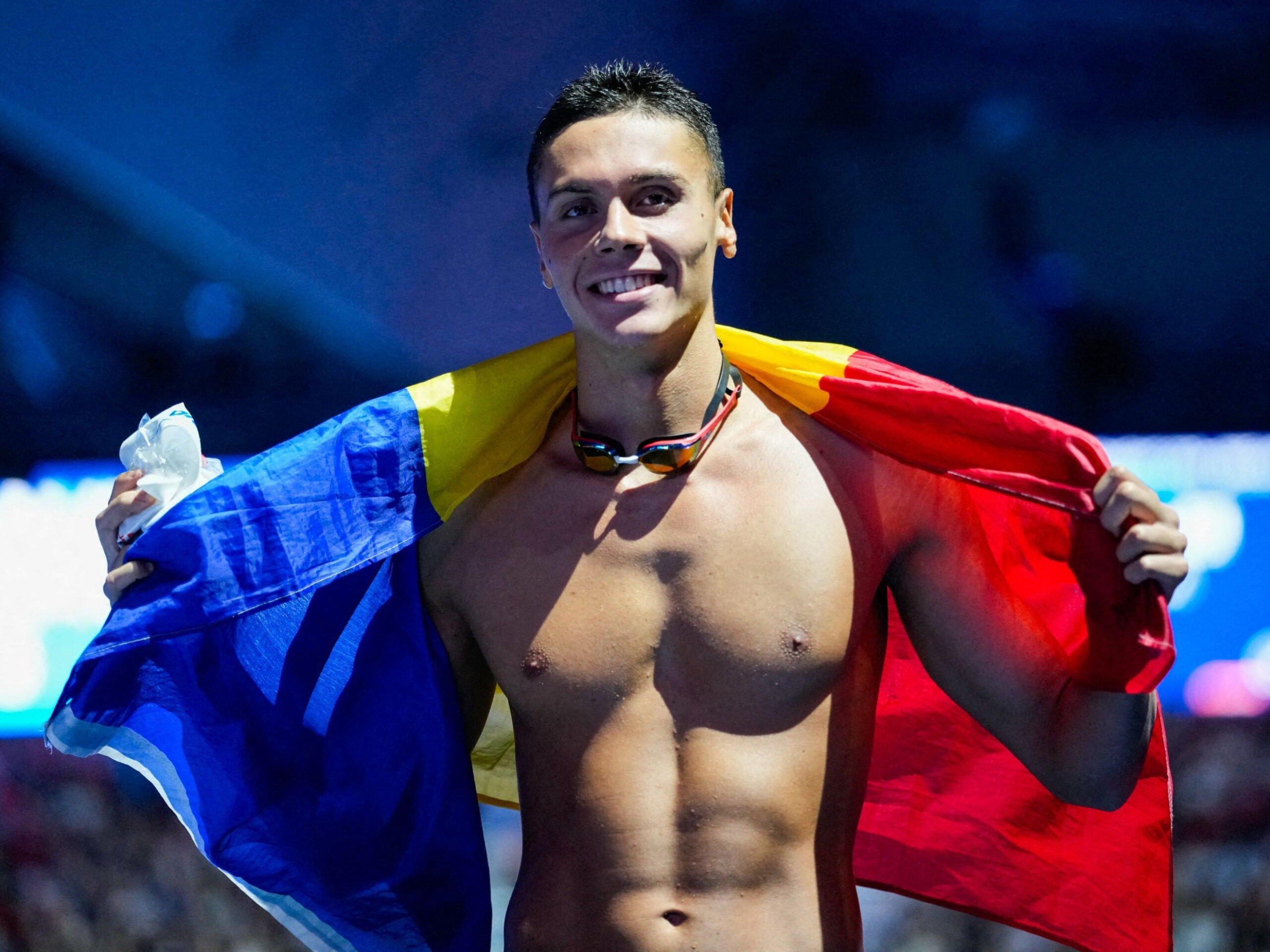 David Popovici nu se oprește și face un nou gest de suflet. A scos la licitație o oră de înot cu ...