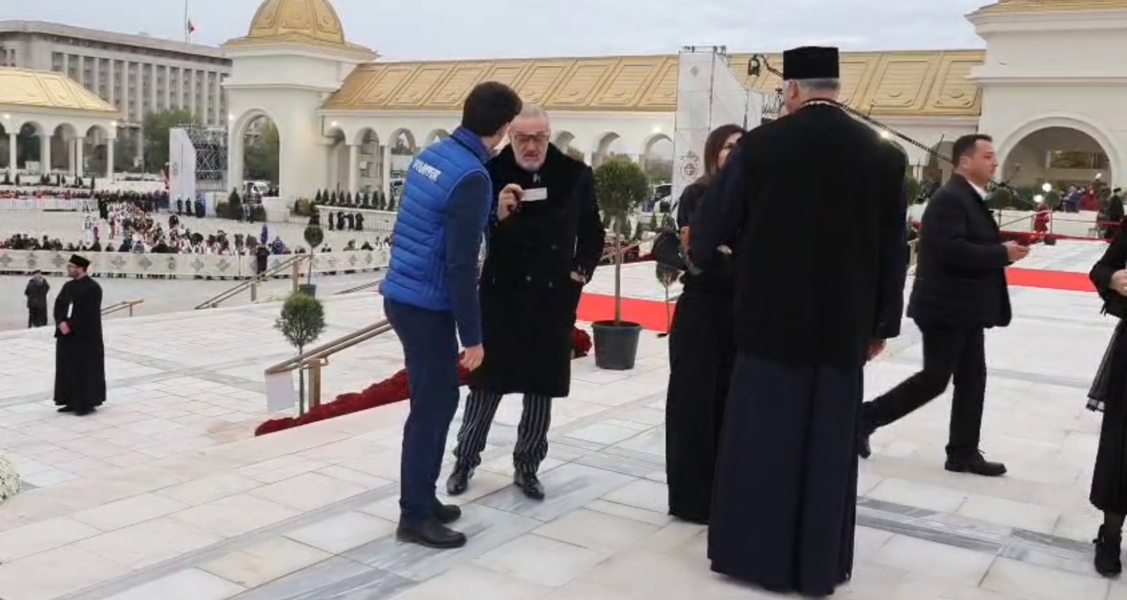 Familia lui Gigi Becali, blocată de SPP la sfințirea Catedralei ...