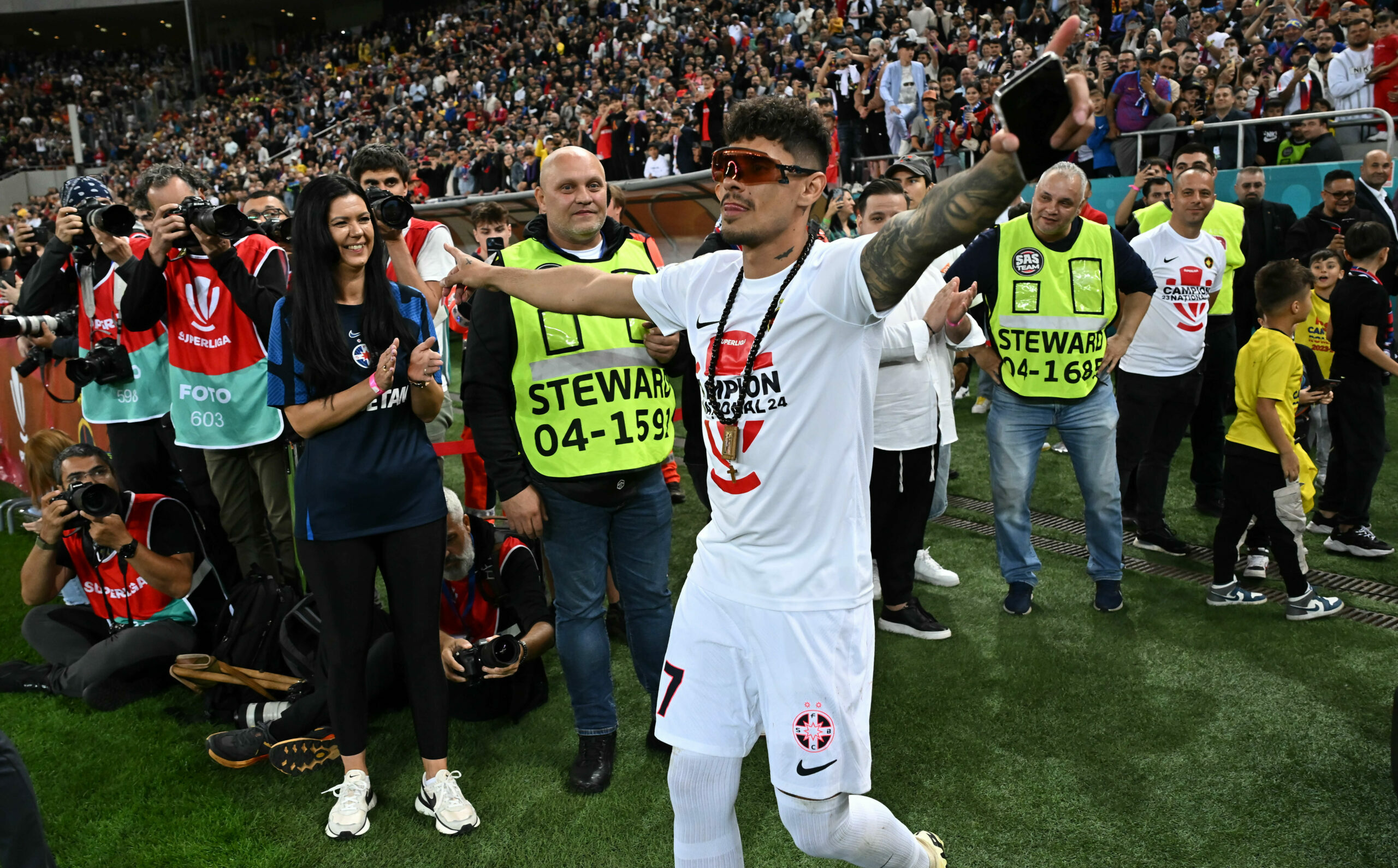 Gigi Becali nu știe dacă i-au intrat în cont cele 6.000.000 de euro de la qatarezi pentru ...