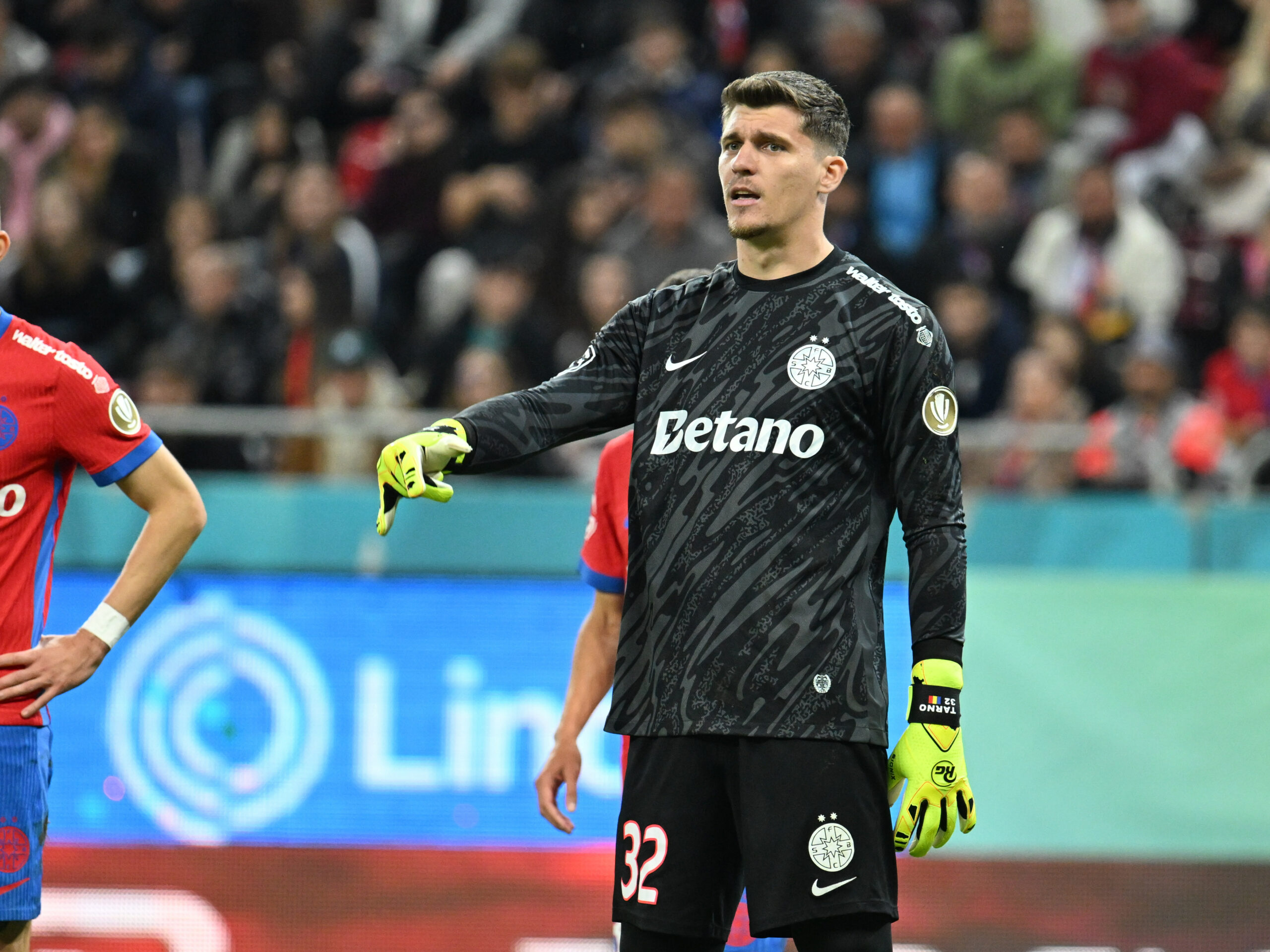 Verdict surprinzător: „E cel mai bun portar din România!”. Nu e vorba ...