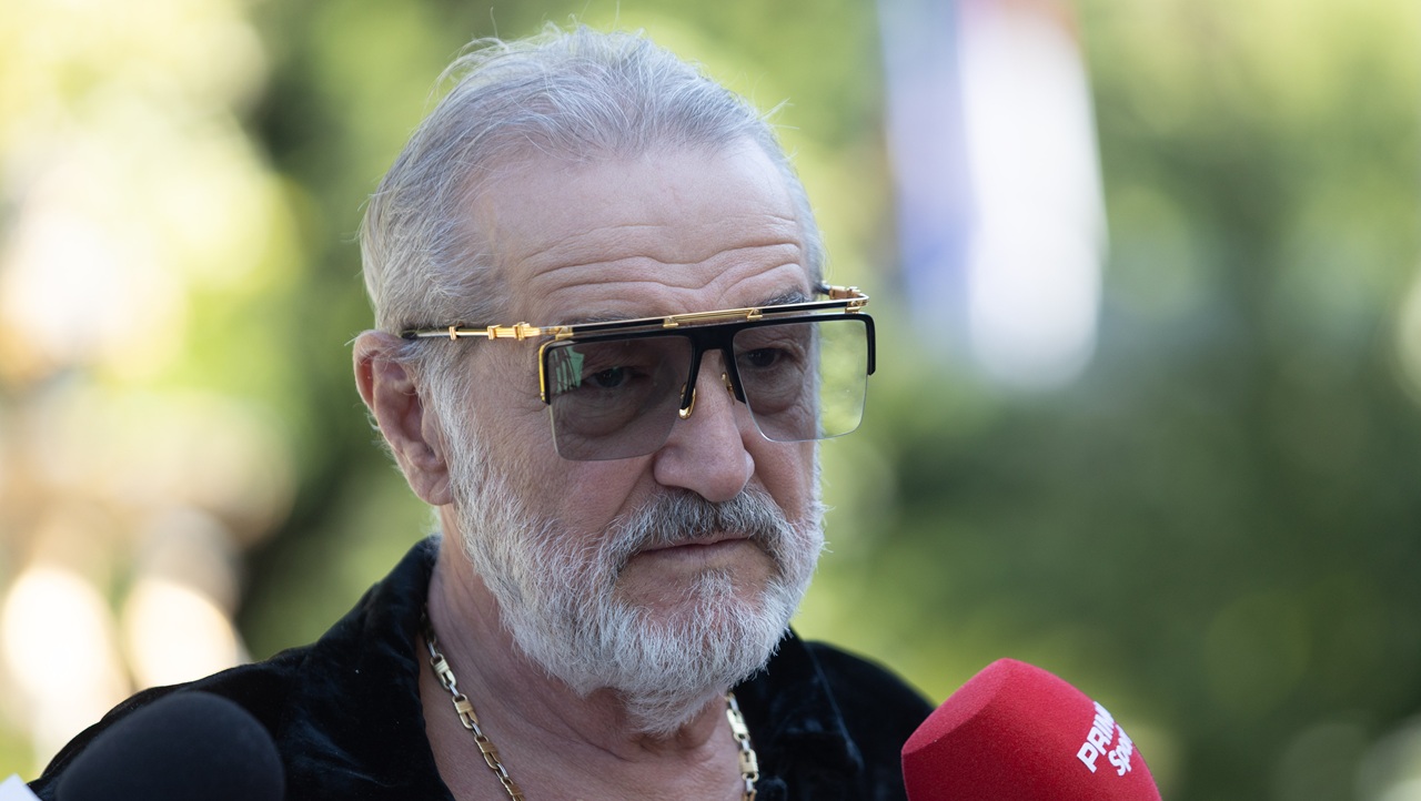 Verişoara lui Gigi Becali, dată afară din propria casă. S-a înglodat în ...