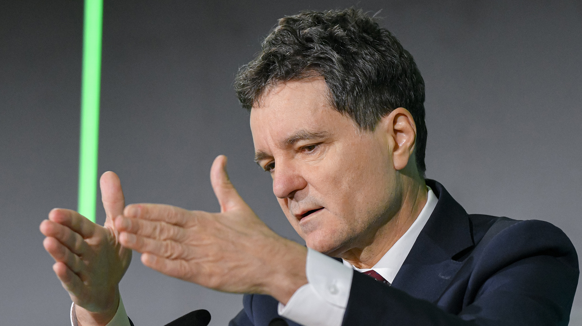 A văzut legea și i s-a adresat direct lui Nicușor Dan: „Cale greșită și ...