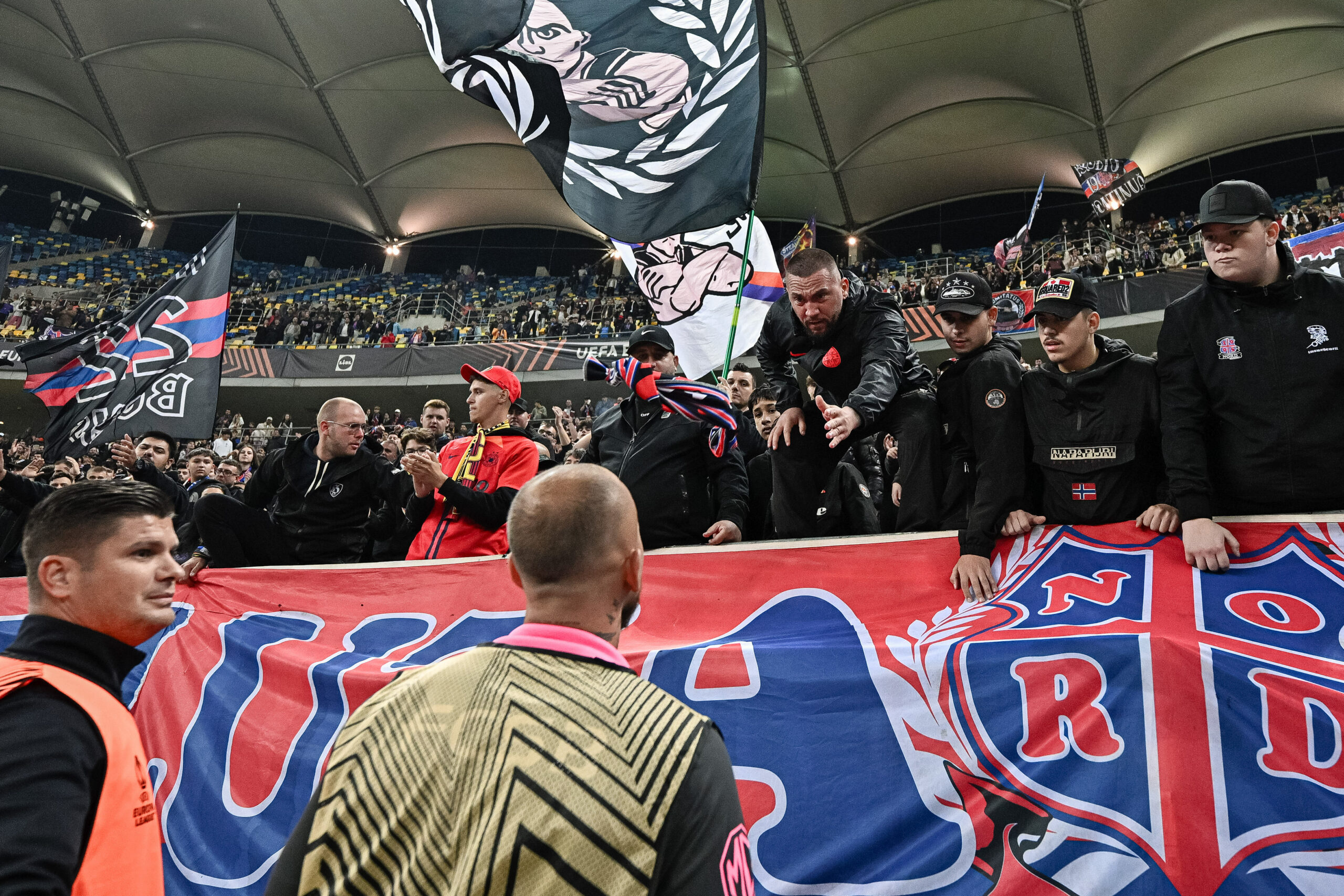 Gestul surprinzător pe care l-a făcut Denis Alibec înainte să intre în „război” cu fanii de la ...