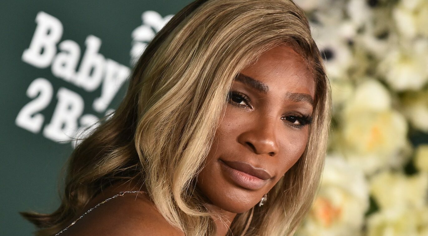 Serena Williams, ținută curajoasă: o fustă scurtă pentru a-și etala ...