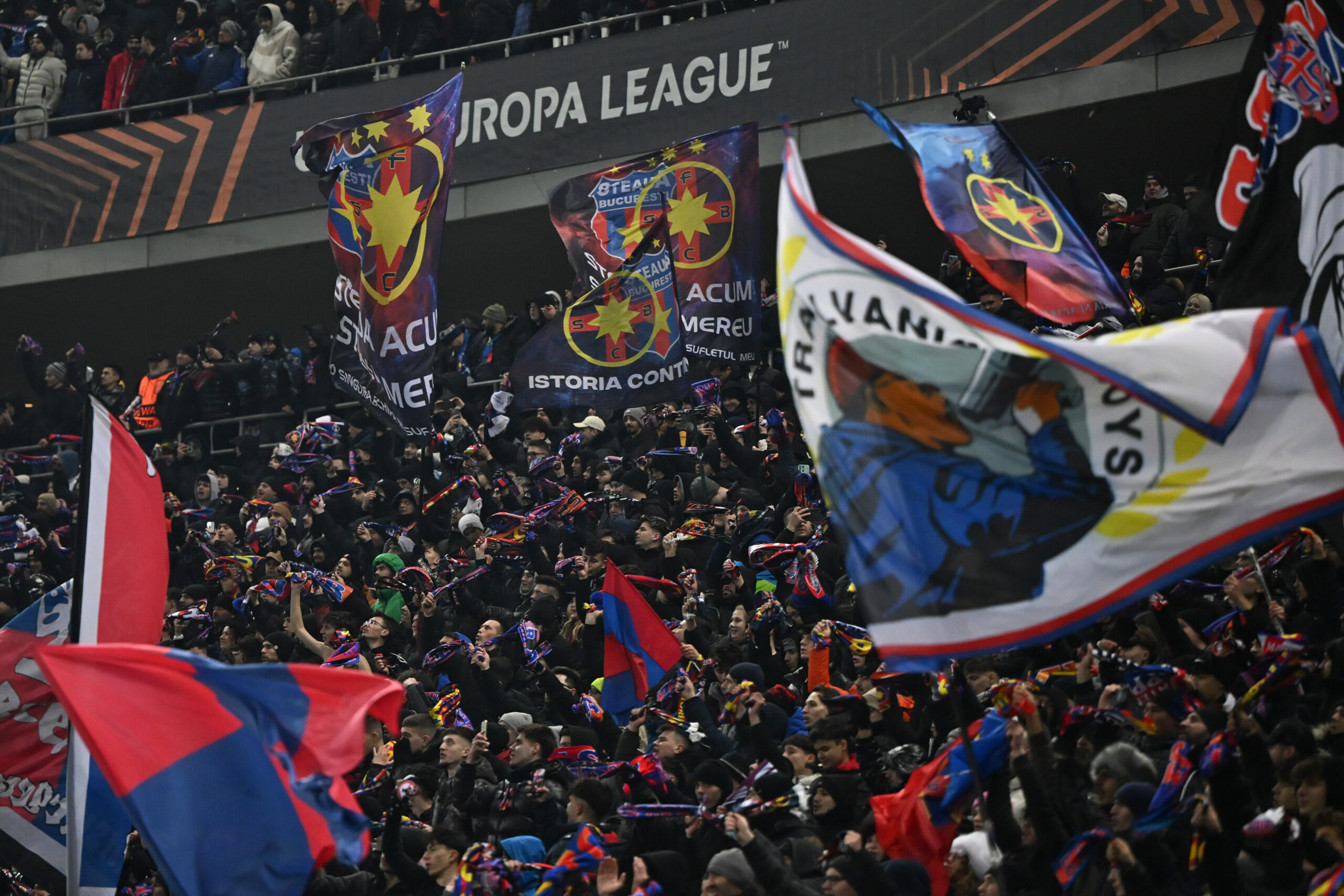 Ultraşii FCSB s-au răzbunat pe rivalii de la Rapid. Ce au lipit în ...