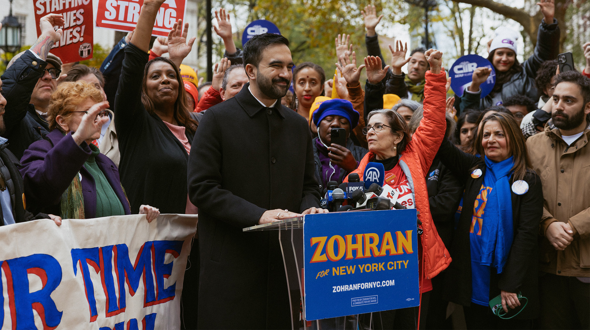 Zohran Mamdani, noul primar al New York-ului, pe care Trump l-a numit „comunistul periculos”, se ...