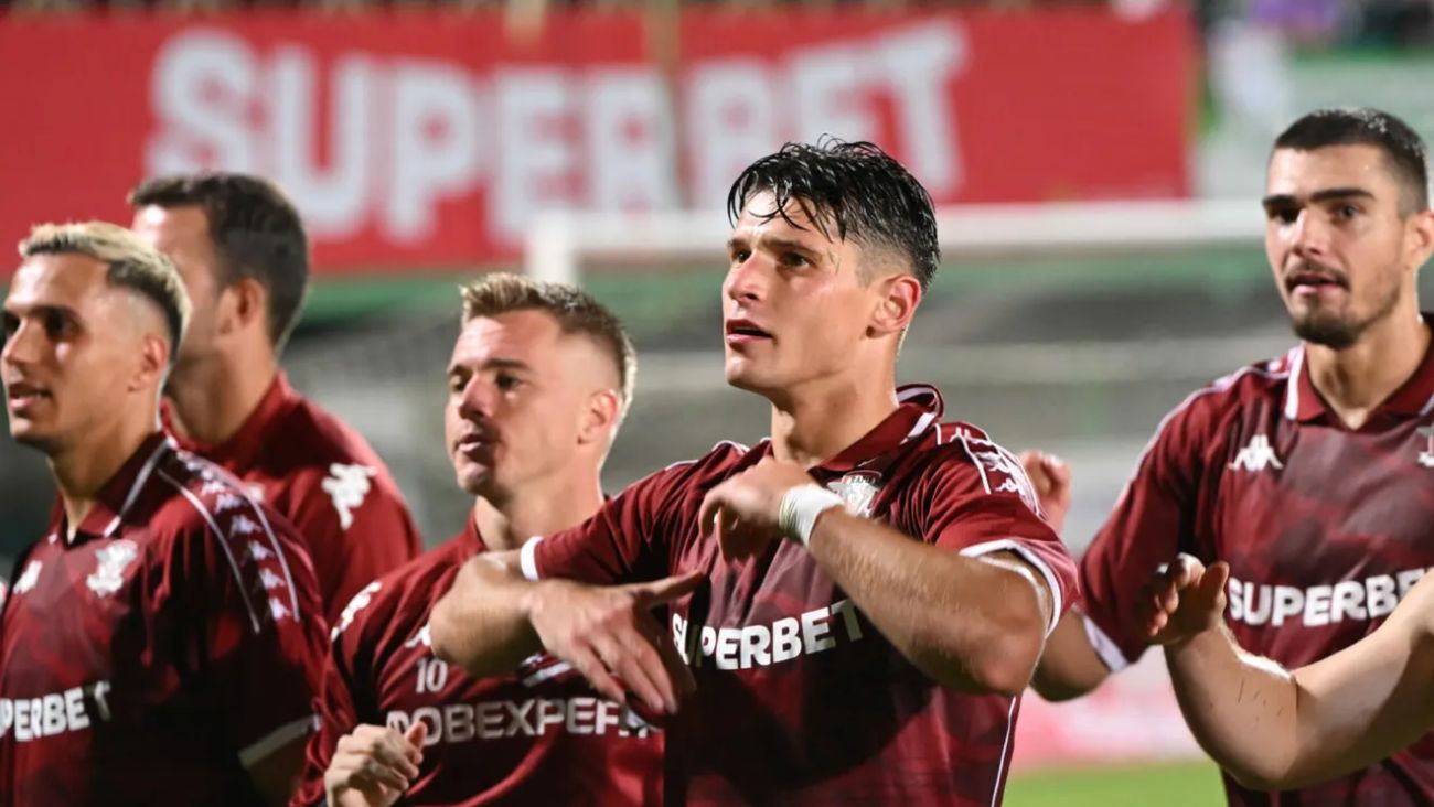 Descoperă cei trei atacați de vis din Echipa Anului 2025 în Superliga ...