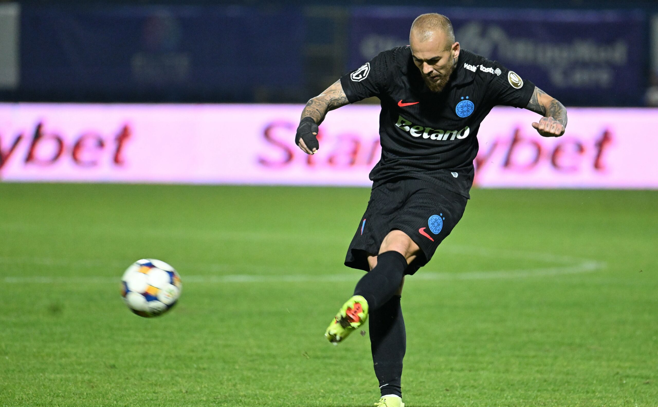 Patronul din Superliga a discutat cu Denis Alibec transferul de la FCSB ...