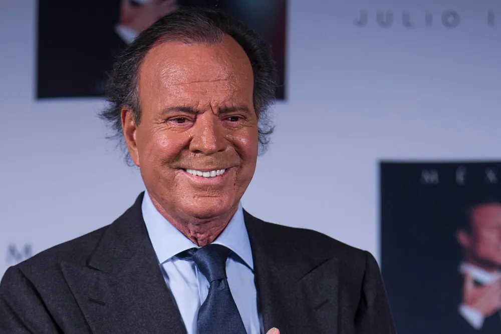 Julio Iglesias i-a mulțumit unui român în fața a 2.000 de persoane și ...
