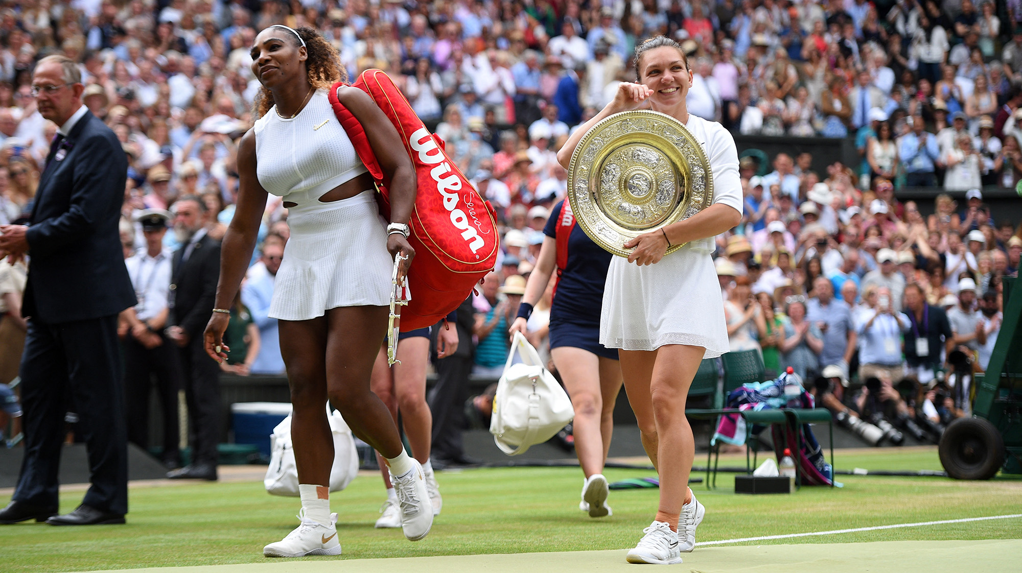 Serena Williams a revenit pe terenul de tenis după 2 ani şi jumătate ...