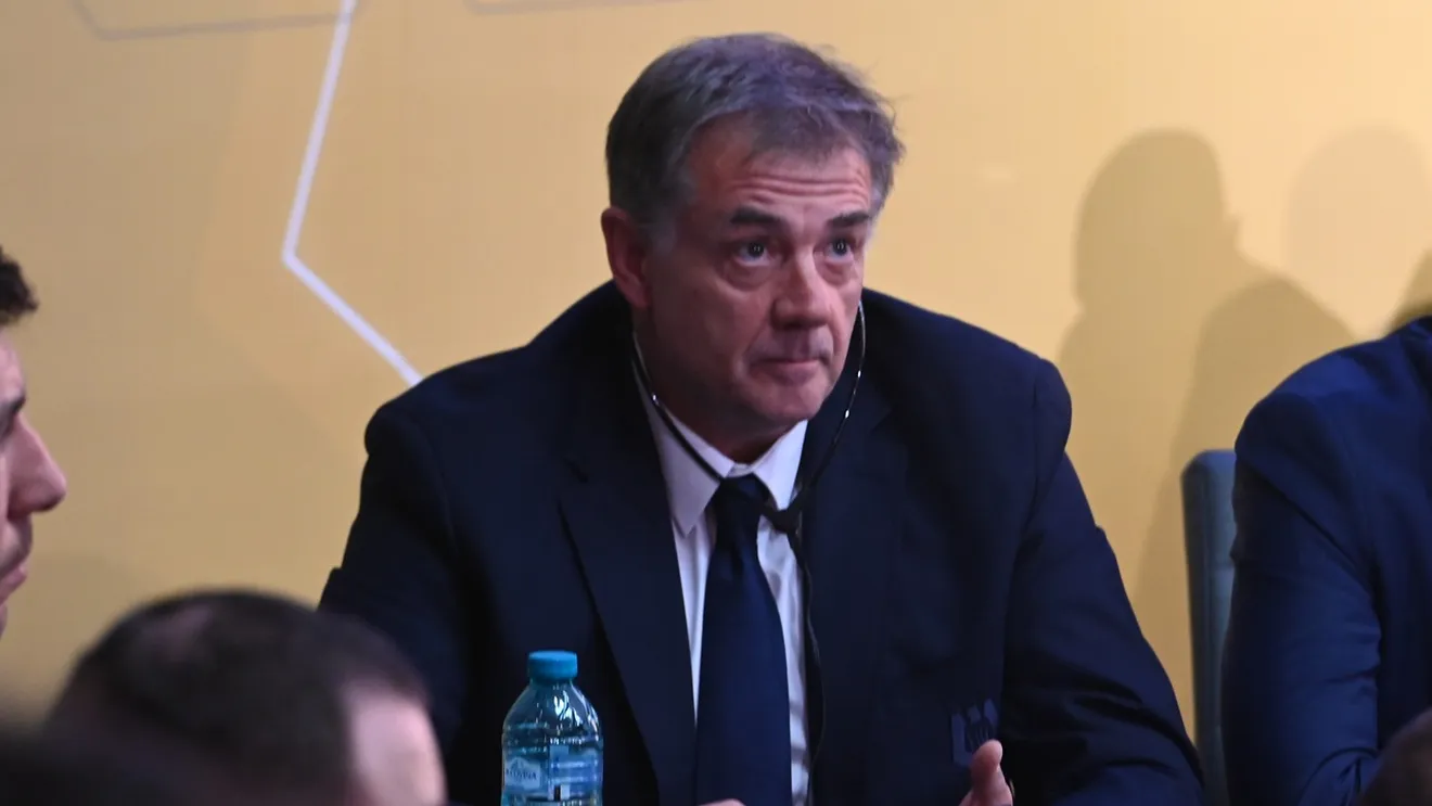În culise se pregătește îndepărtarea lui Kyros Vassaras de la șefia ...